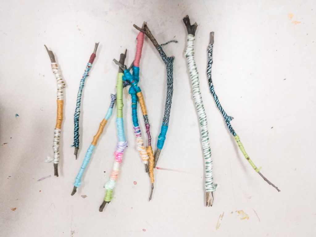 Yarn-wrapped Sticks become Collaborative Art – Do Art Better